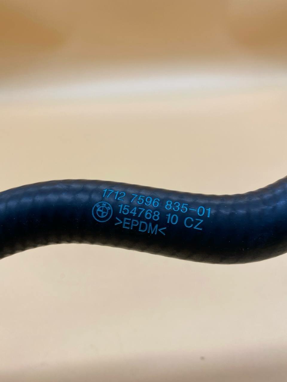 Патрубок BMW 17127596835