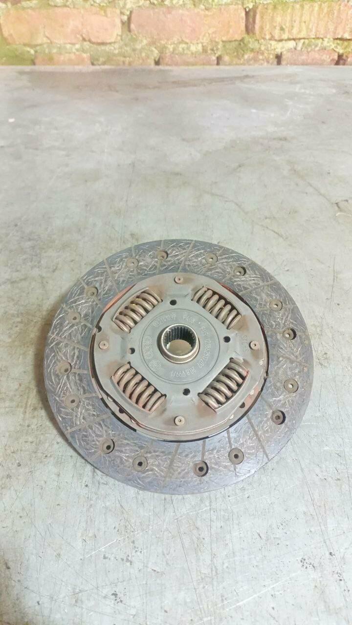 Диск сцепления Volkswagen Golf 4 (1997 - 2006) 032141032