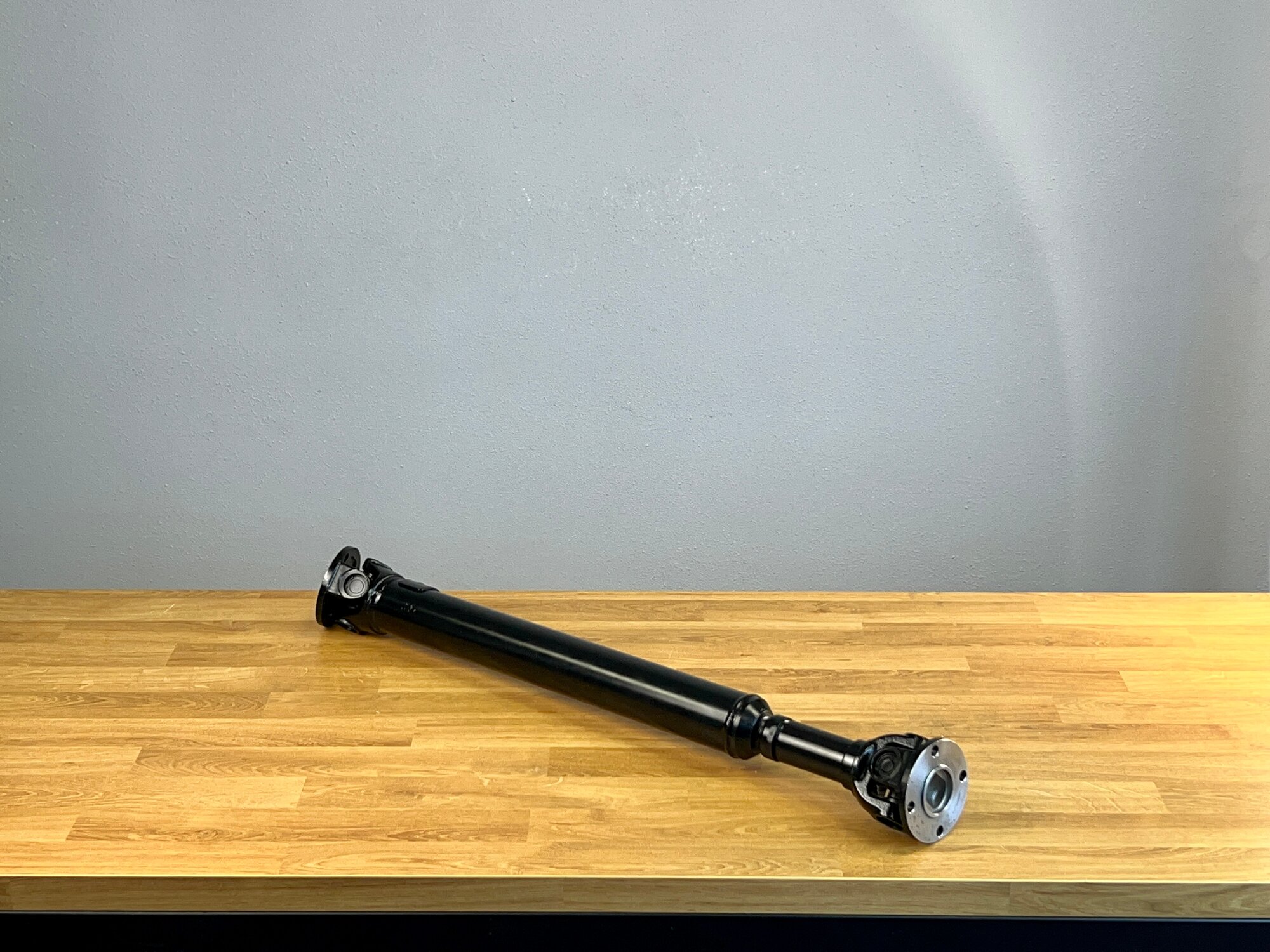 Карданный вал кардан передний Nissan Pathfinder Navara 37200EB300