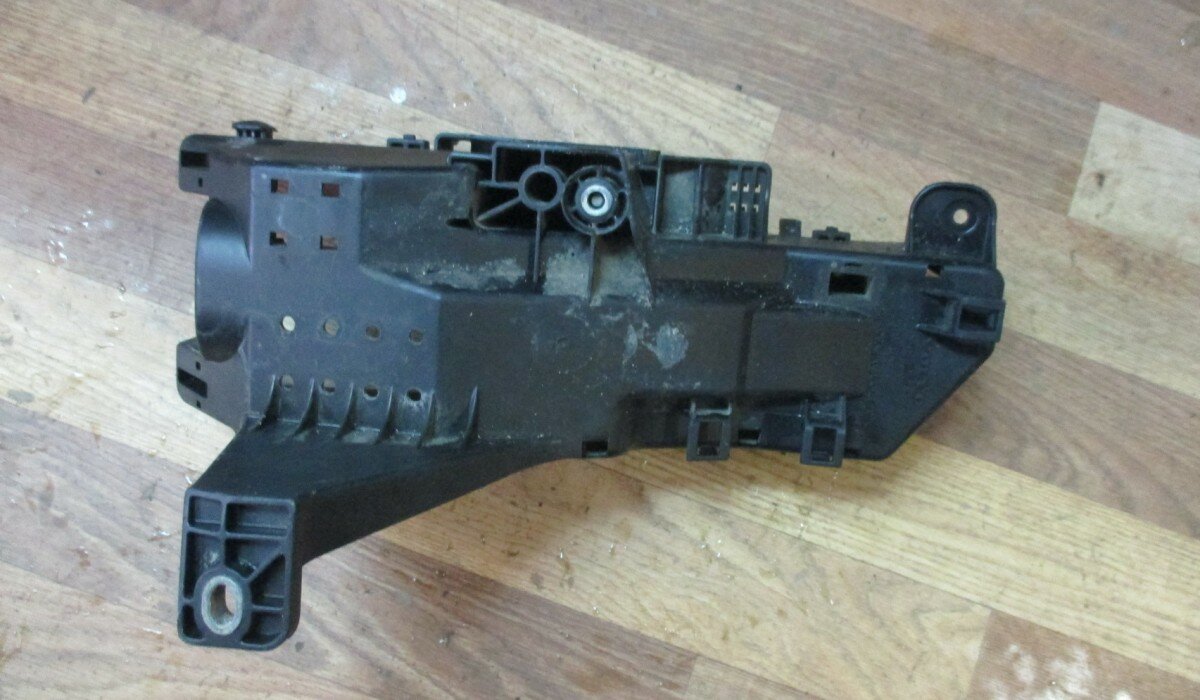 Корпус блока предохранителей S80 Volvo 9494210