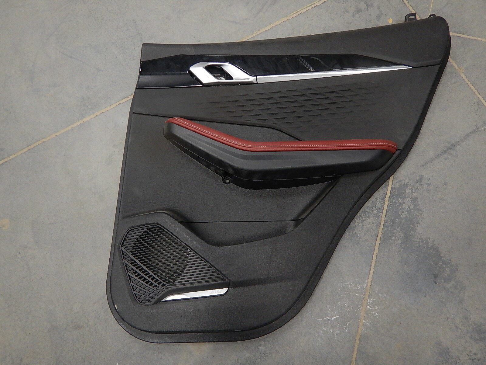 Б/У Обшивка двери задней правой, Geely (Джили)-COOLRAY (20-) GEELY COOLRAY (20-) Царапины,задиры 591244 GEELY арт. 88914...