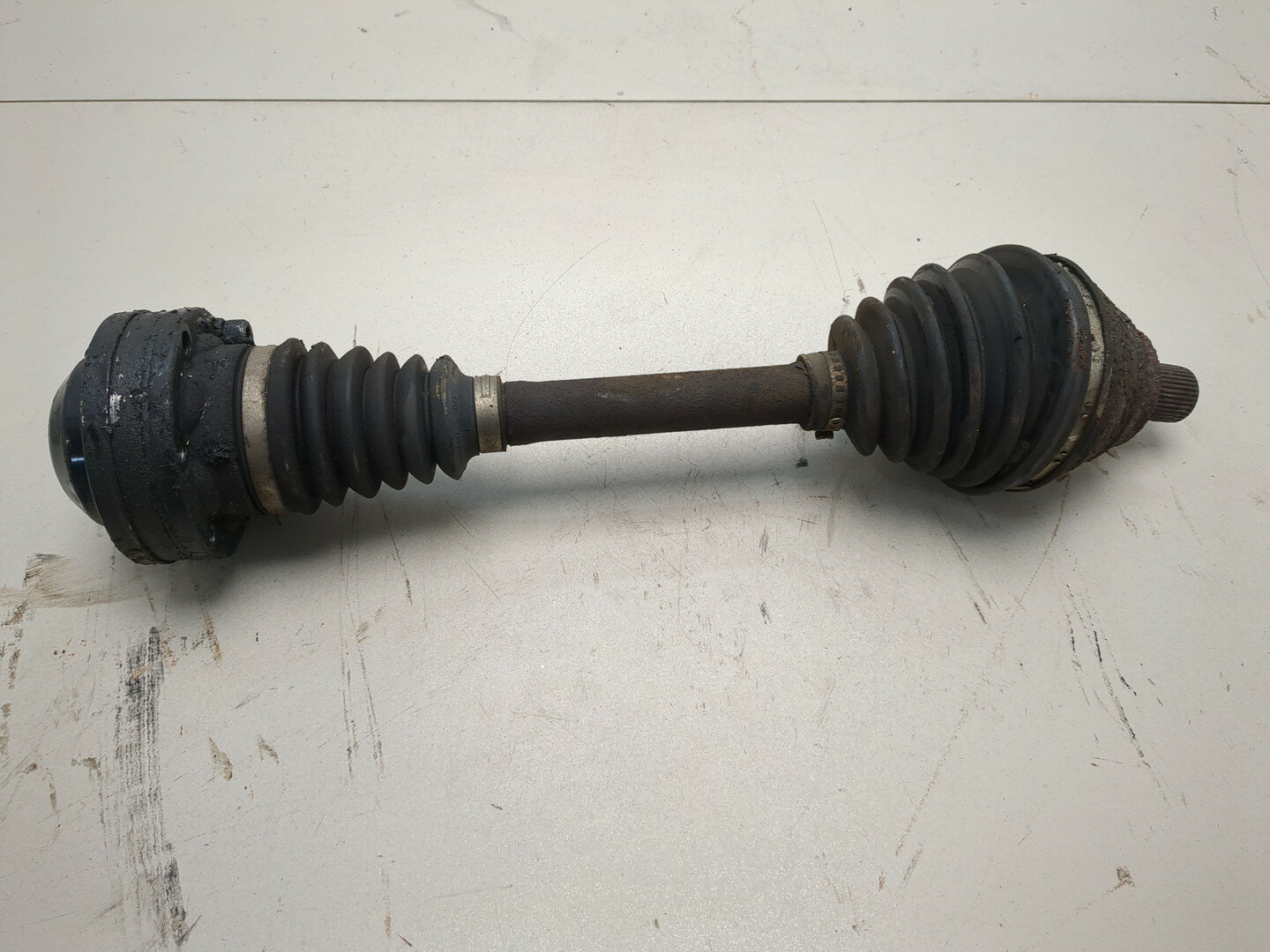 Полуось (вал, шрус) левая передняя Volkswagen Golf 5 Б/У