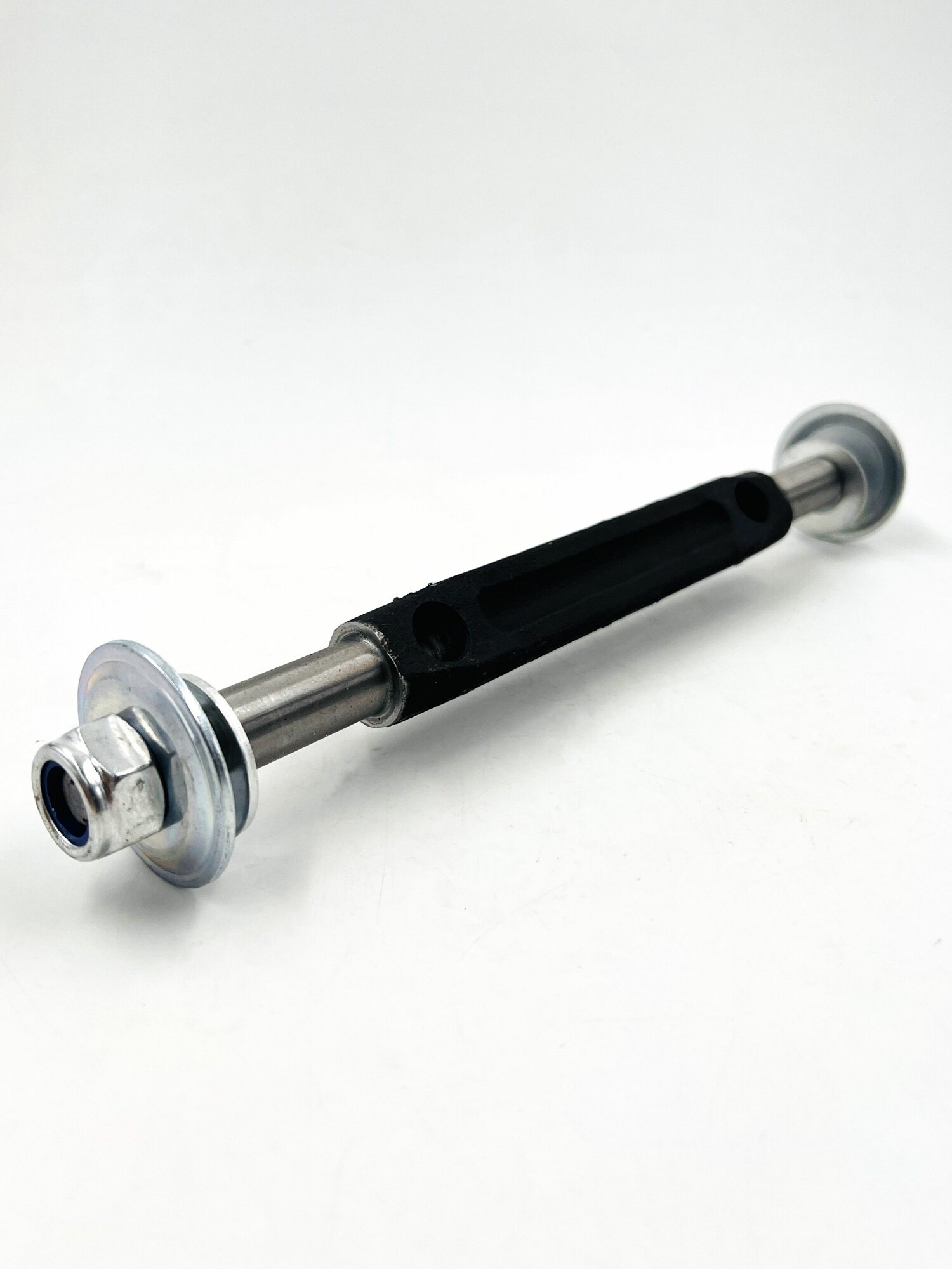 Ось (болт) нижнего рычага ВАЗ 2101-2107 в сборе