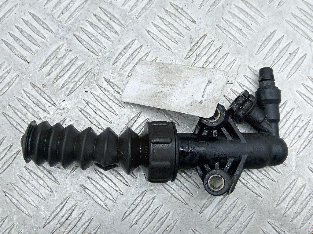 Цилиндр сцепления главный Volkswagen Touran 1 1K0721388AF арт. 1946013