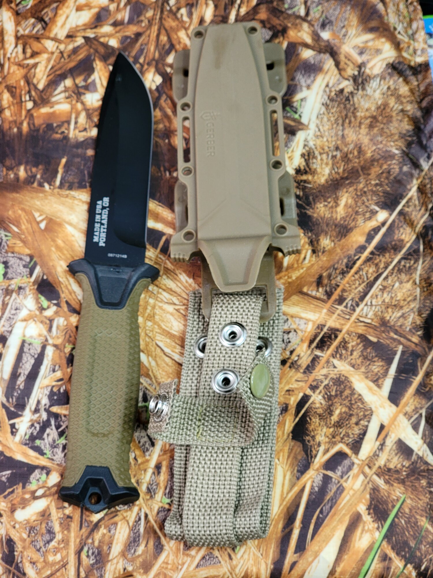 Тактический нож фиксированное лезвие, сталь 420НС, прорезиненная рукоятка, зеленый