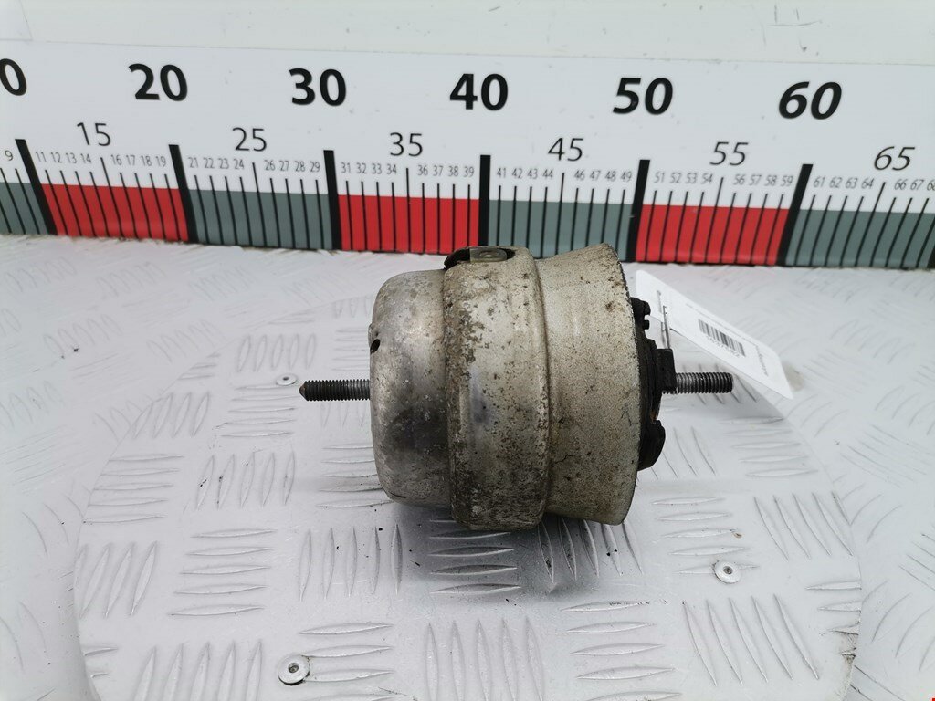 Подушка (опора) крепления двигателя Audi A4 B6 4B3199379M арт. 1637582