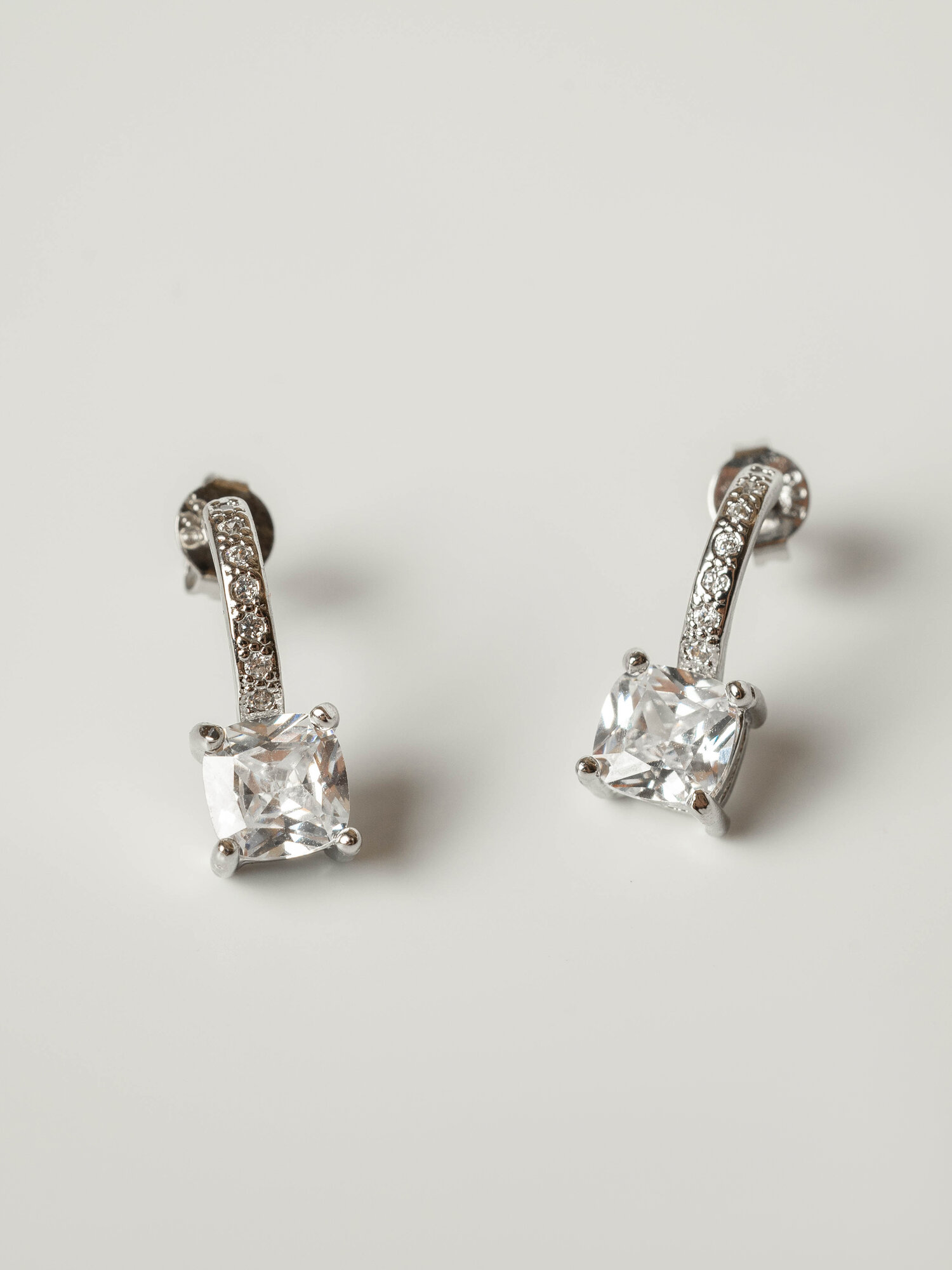 Серьги пусеты, кристаллы Swarovski