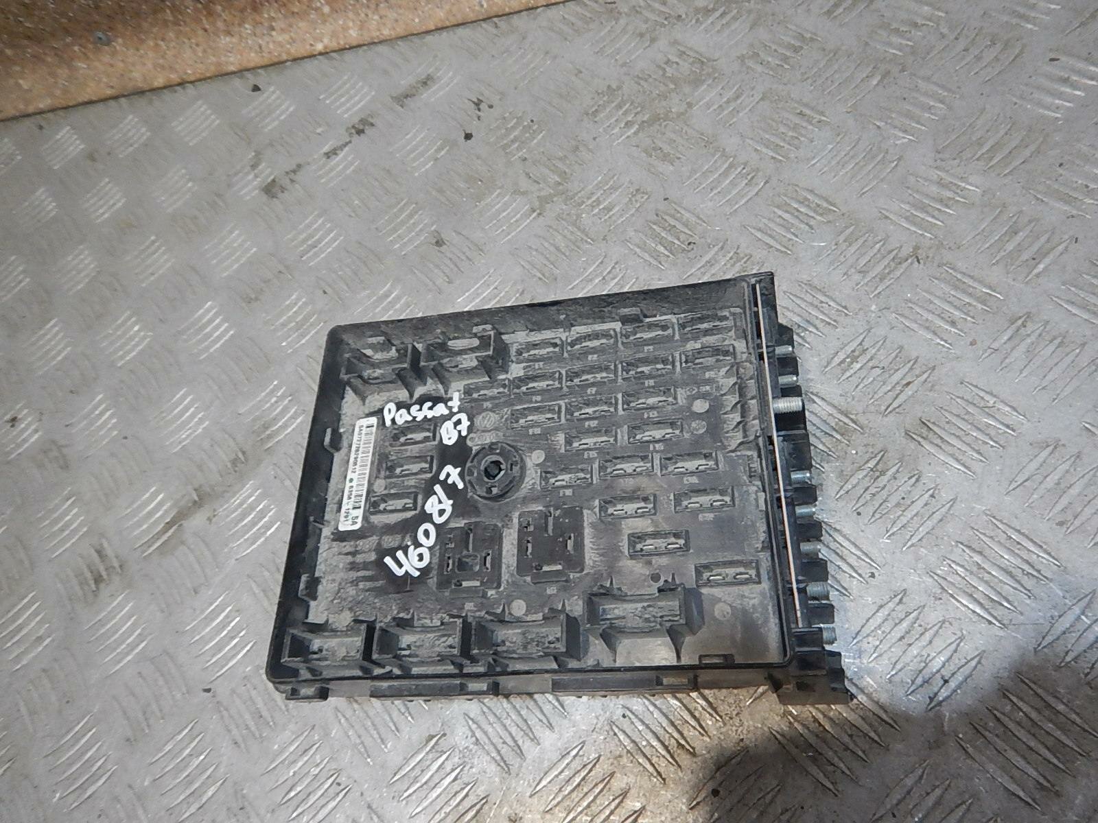 Б/У Блок предохранителей, Volkswagen (Фольксваген)-PASSAT B7 (10-15) VOLKSWAGEN PASSAT B7 (10-15) Без видимых повреждени...