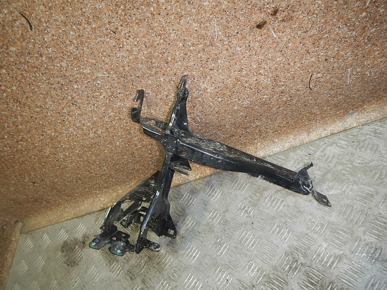 Б/У Кронштейн фары правой, BMW (БМВ)-3 (G20) (18-) BMW 3 (G20) (18-) Деформация. 450262 BMW арт. 51647422294