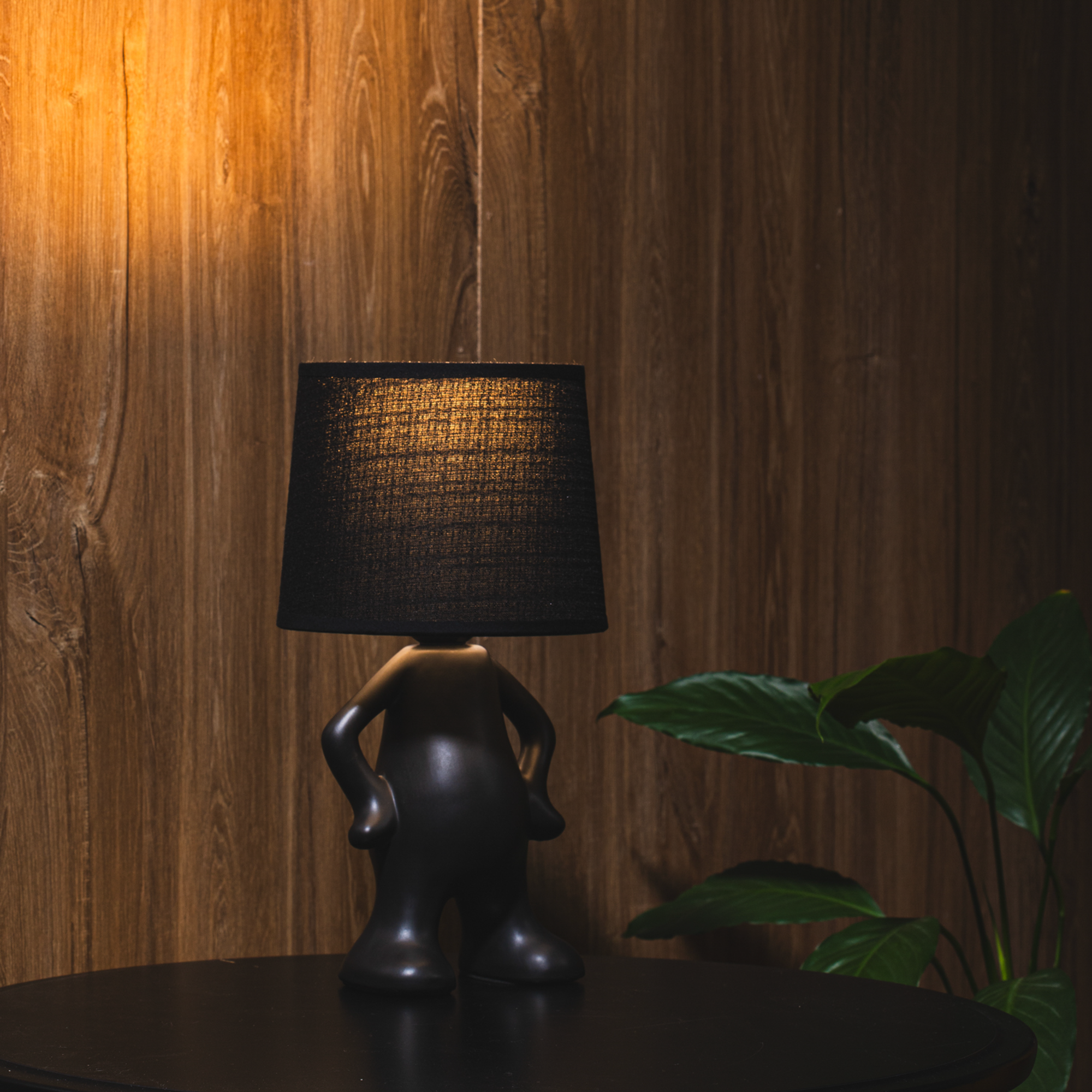 Настольная лампа декоративная Rexant Человечек цвет черный