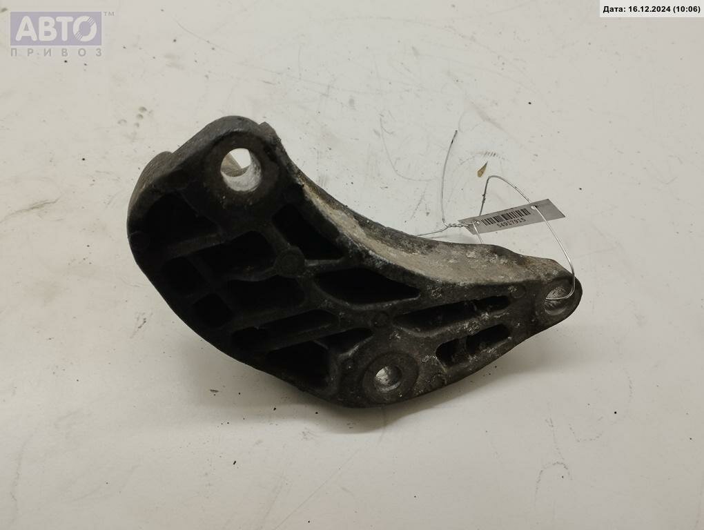 Кронштейн двигателя опорный Audi A6 C6 Allroad (2006-2009)