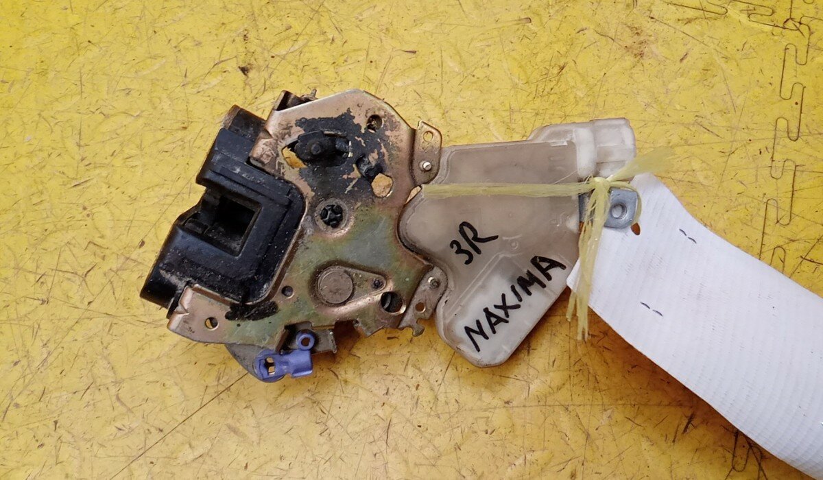 Замок двери задней правой Maxima (A33) Nissan 80552AA210