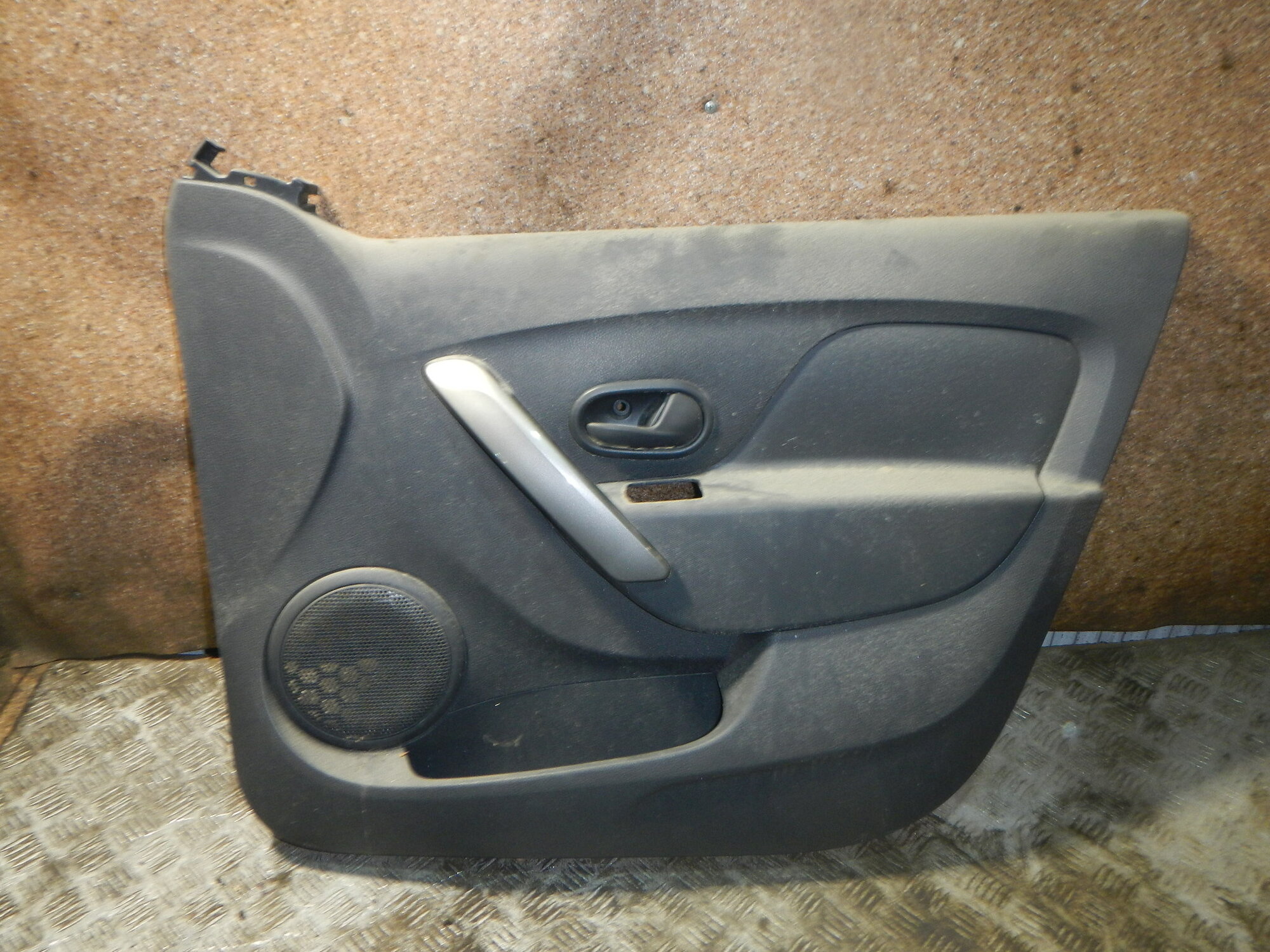 Б/У Обшивка двери передней правой, Renault (Рено)-LOGAN (14-) RENAULT LOGAN (14-) Потертости. 584139 RENAULT арт. 809001...