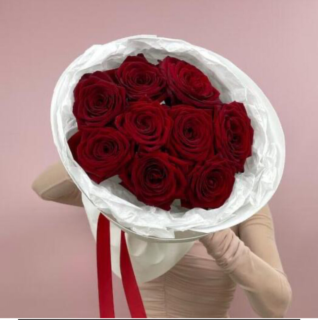 Монобукет Сады Любви "Рэд Наоми", 9 роз, красные, диаметр 30 см