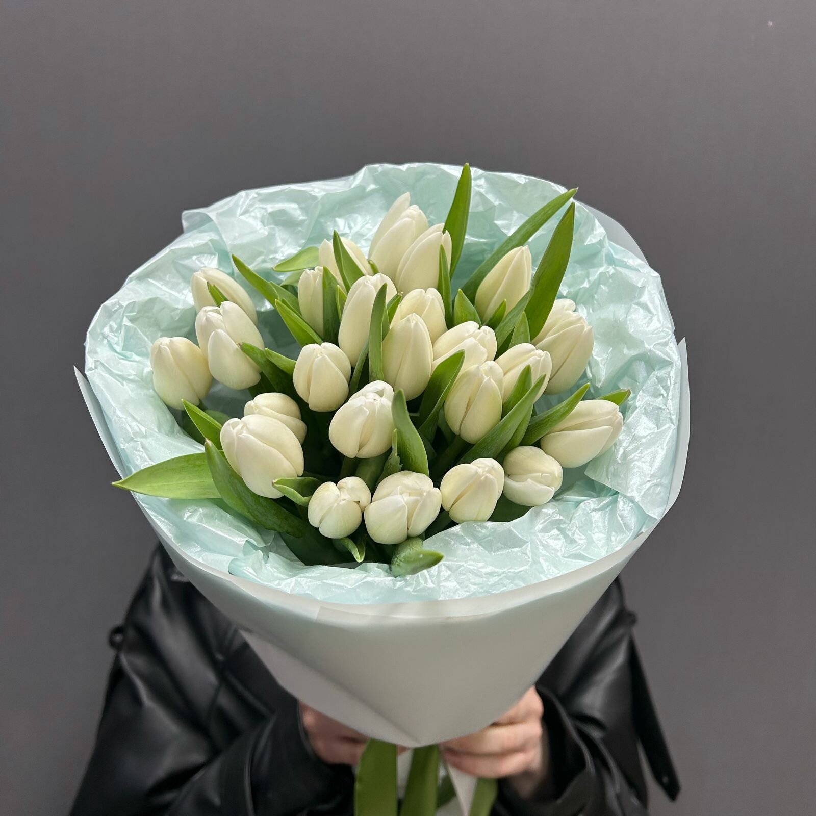 Букет из 25 белых тюльпанов