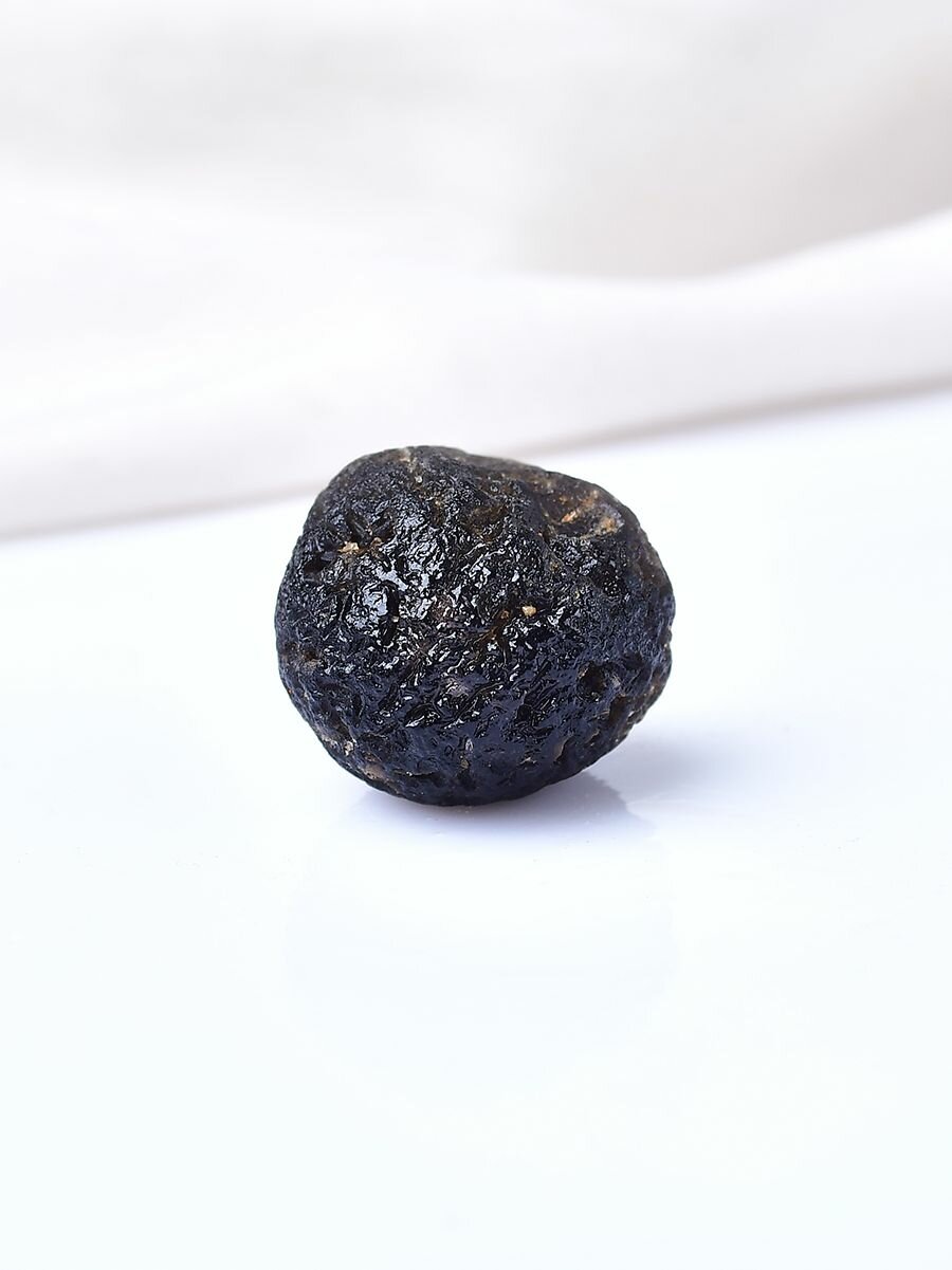 Натуральный необработанный камень "метеорит не подвергался обработке(2-5 см 3шт)