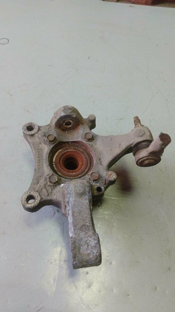 Кулак передний левый Dodge Caravan 4 (2000 - 2007) 04694949AA