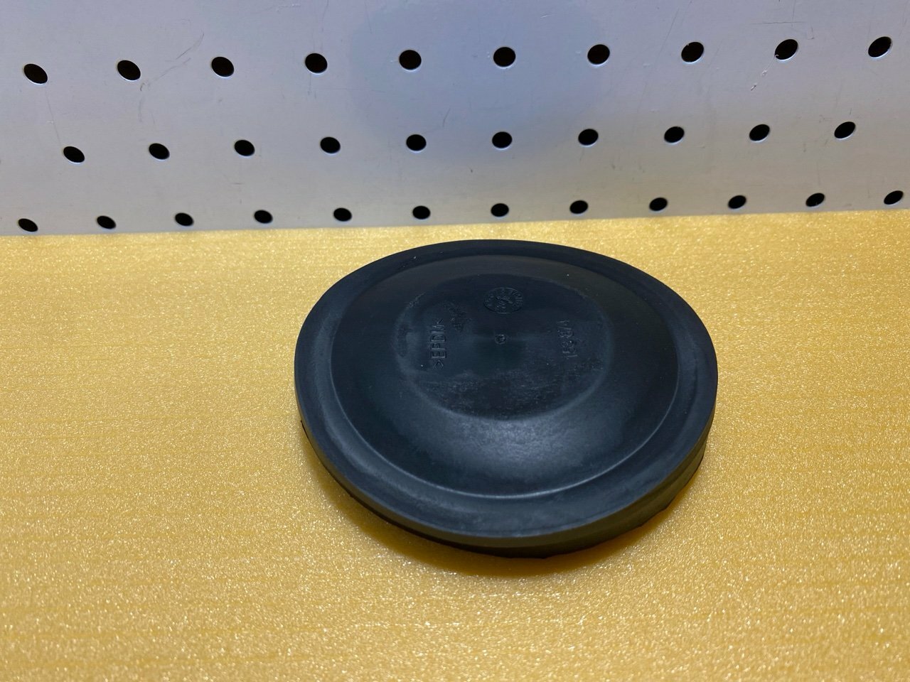 Заглушка (крышка) фары пылезащитная ДАФ ХФ95 ХФ105 (DAF XF95 XF105) дальний свет