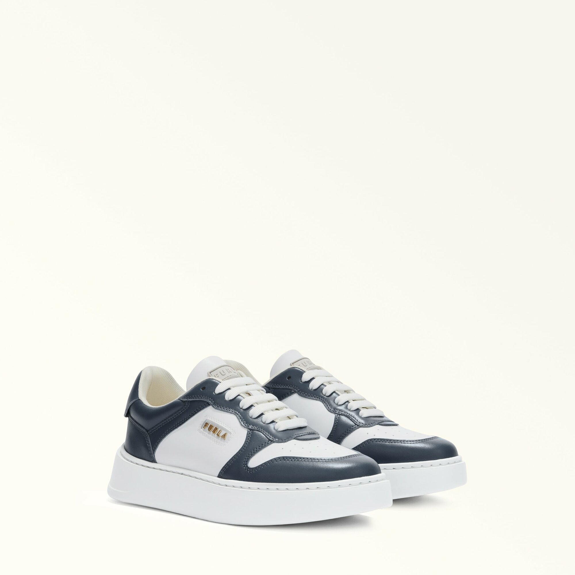 Кроссовки повседневные