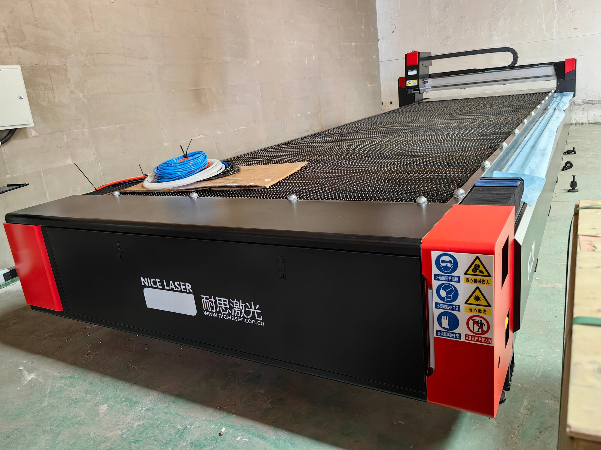 Станок для лазерной резки металла с ЧПУ, 20 кВт, волоконный. Резка стали до 50 мм, нержавеющей стали, алюминия.