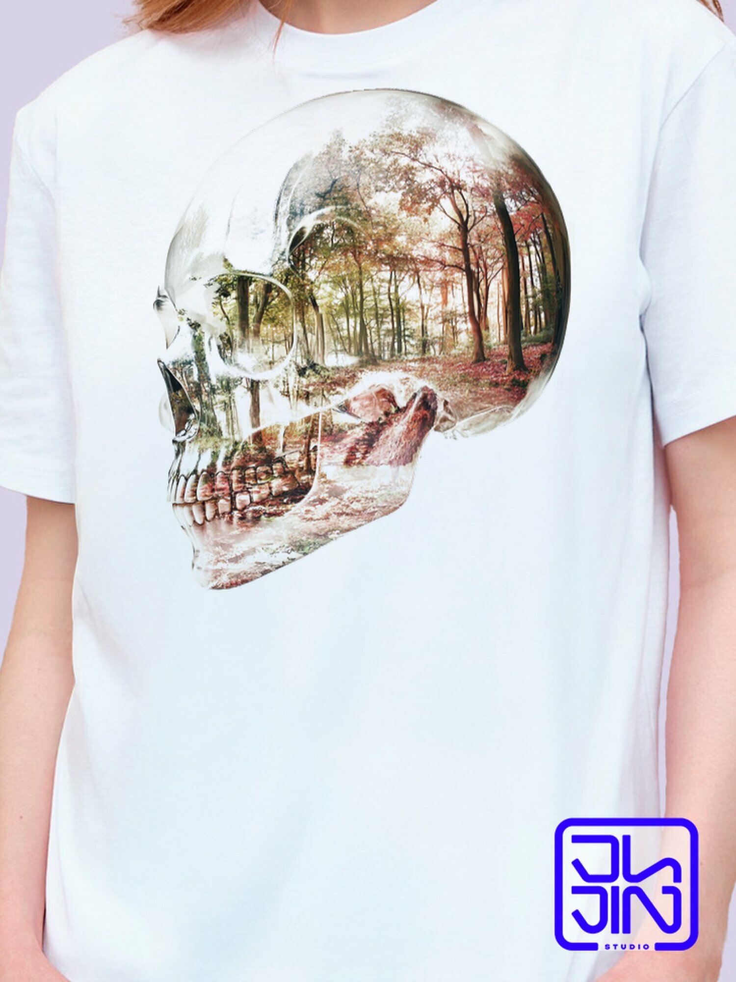 Футболка классическая женская с авторским принтом Белый прозрачный череп с оранжевым, осенним лесом внутри изображения, белый хлопковый трикотаж с прикольным рисунком на груди