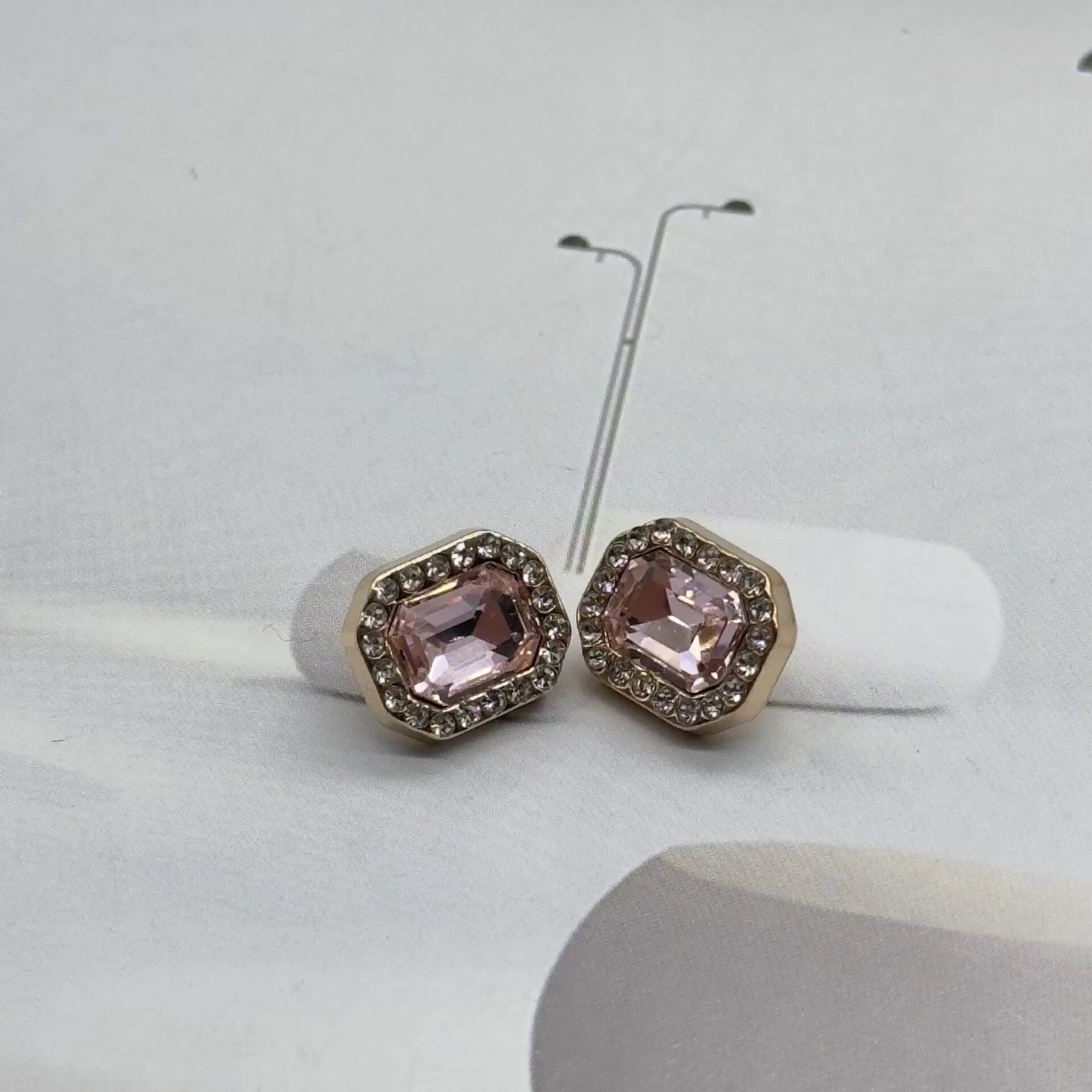 Серьги пусеты с розовым камнем, Color: Pink