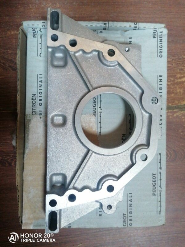 Крышка коленвала Peugeot 406 1999 Задн.