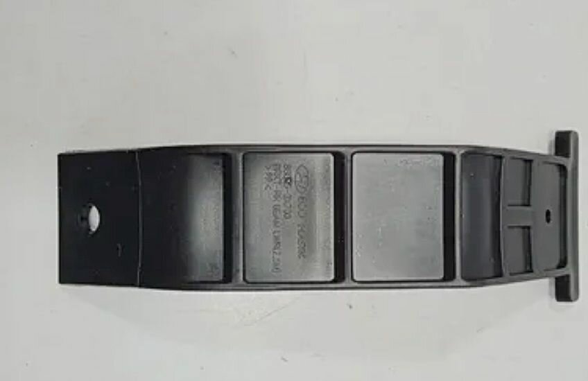 Кузовной кронштейн крепления усилителя бампера