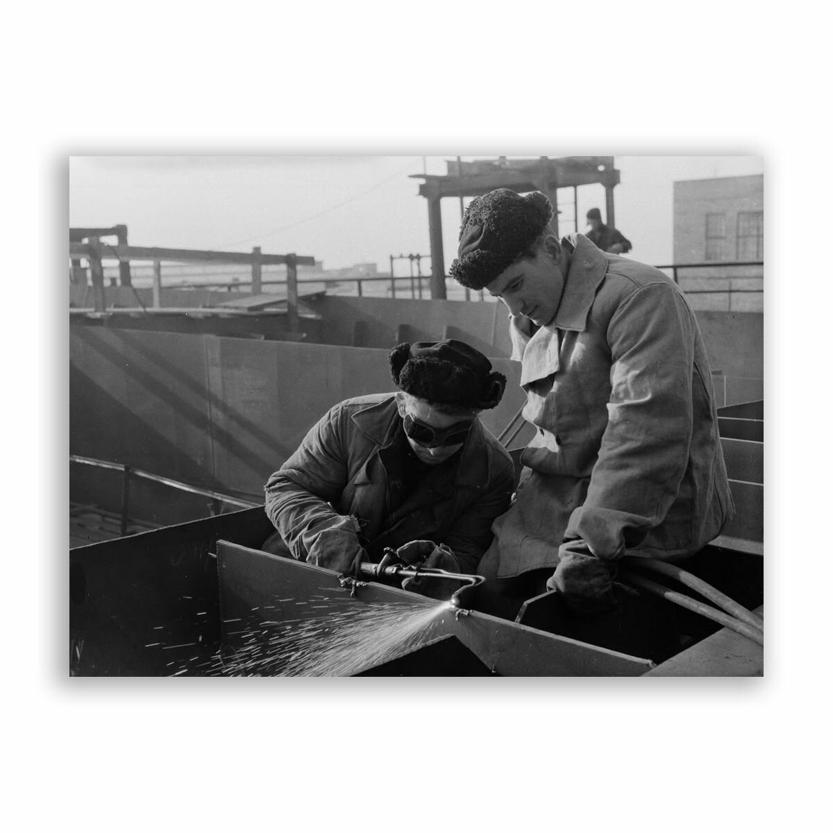 Советский постер, плакат на бумаге / Советские рабочие / Размер 40 x 53 см