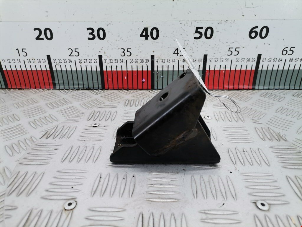 Кронштейн (крепление лапа) двигателя Mitsubishi Pajero Sport 1 арт. 1896623