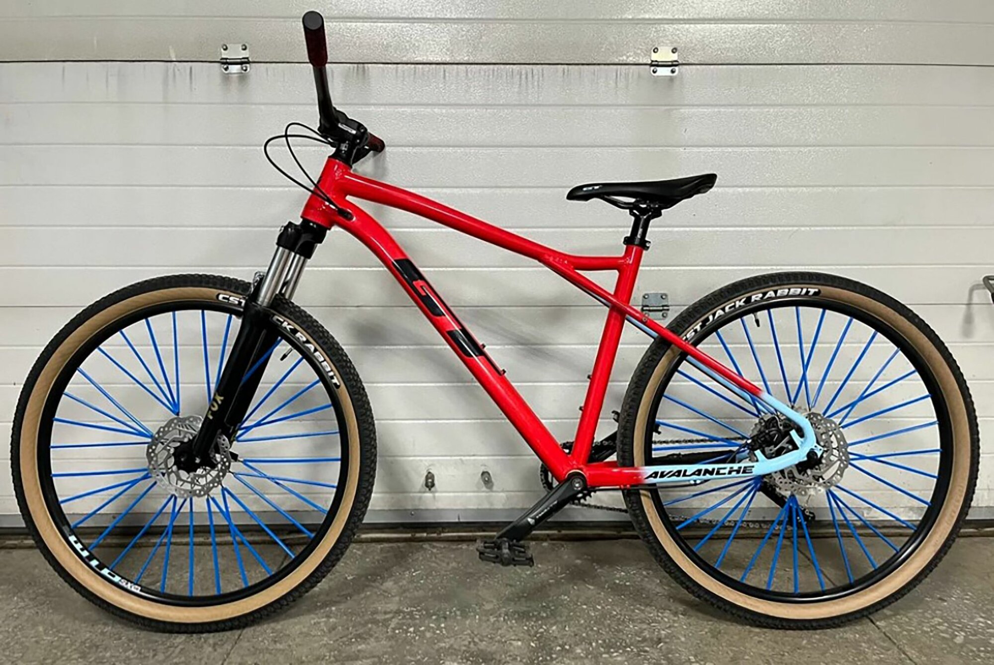 Накладки (защита) на спицы велосипедов и питбайков синие, комплект на 2 колеса