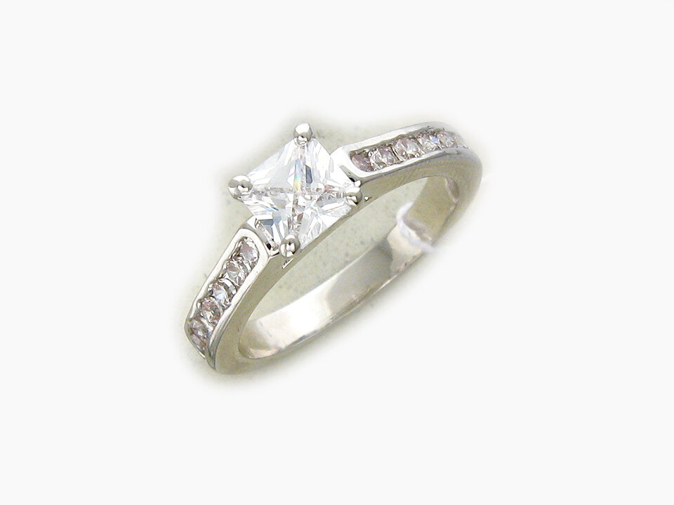 Кольцо, фианит