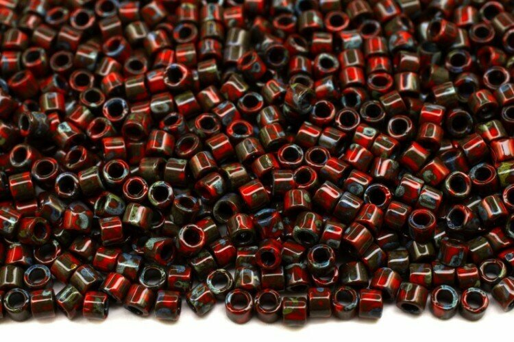 Бисер японский MIYUKI Delica цилиндр 10/0 DBM-2263 гранатовый красный, непрозрачный пикассо, 5 грамм