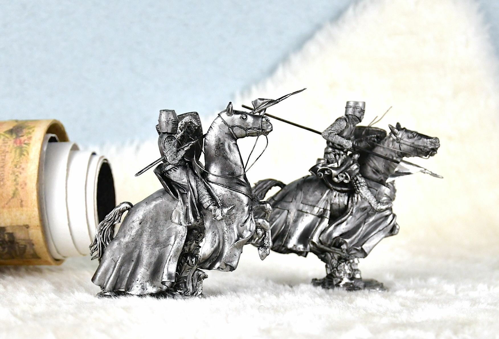 Набор оловянных солдатиков / оловянных фигурок Средневековые рыцари - всадники 54 мм масштаб