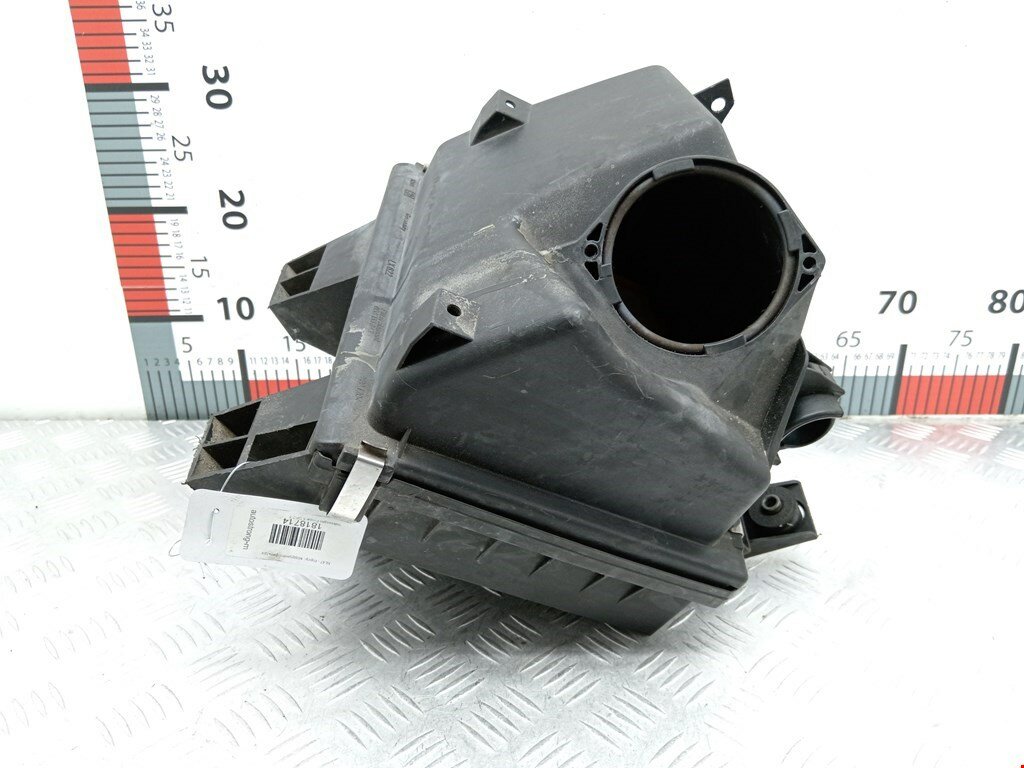 Корпус воздушного фильтра Volkswagen Passat 5 GP 3B0133837BB арт. 1818714