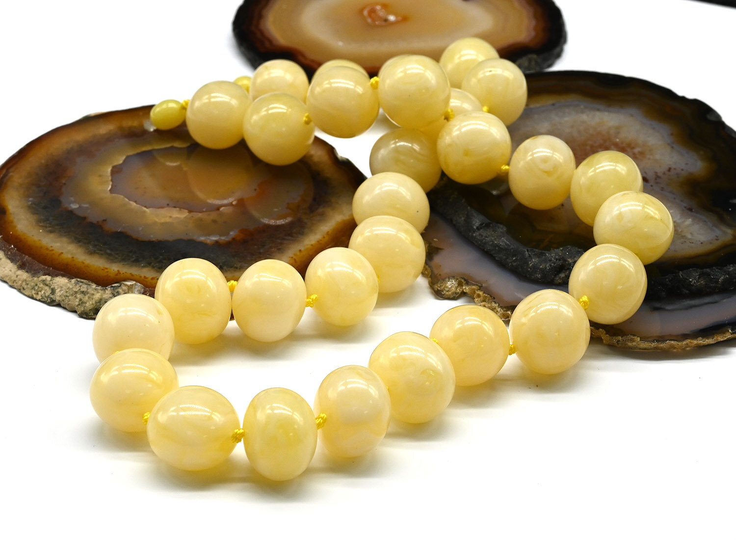 Бусы, янтарь