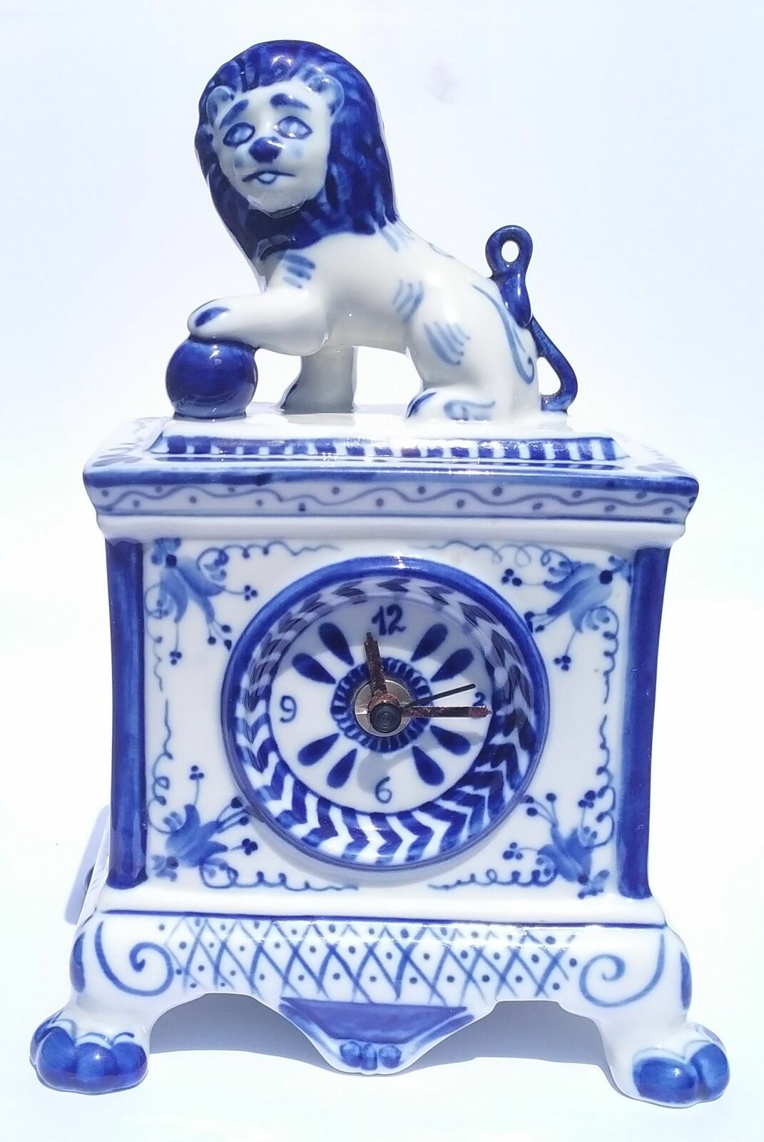 Часы Лев, Гжель