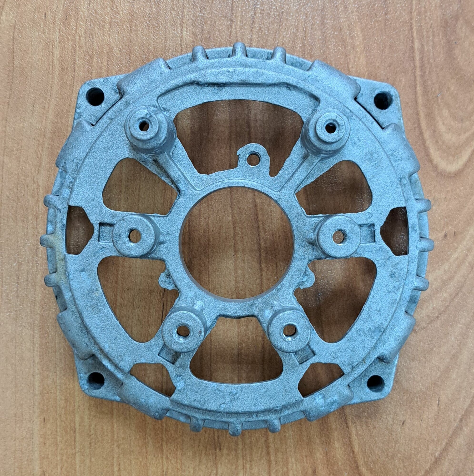 32.3771300-10ВТ Крышка задняя (алюм.) генератора 32.3771300