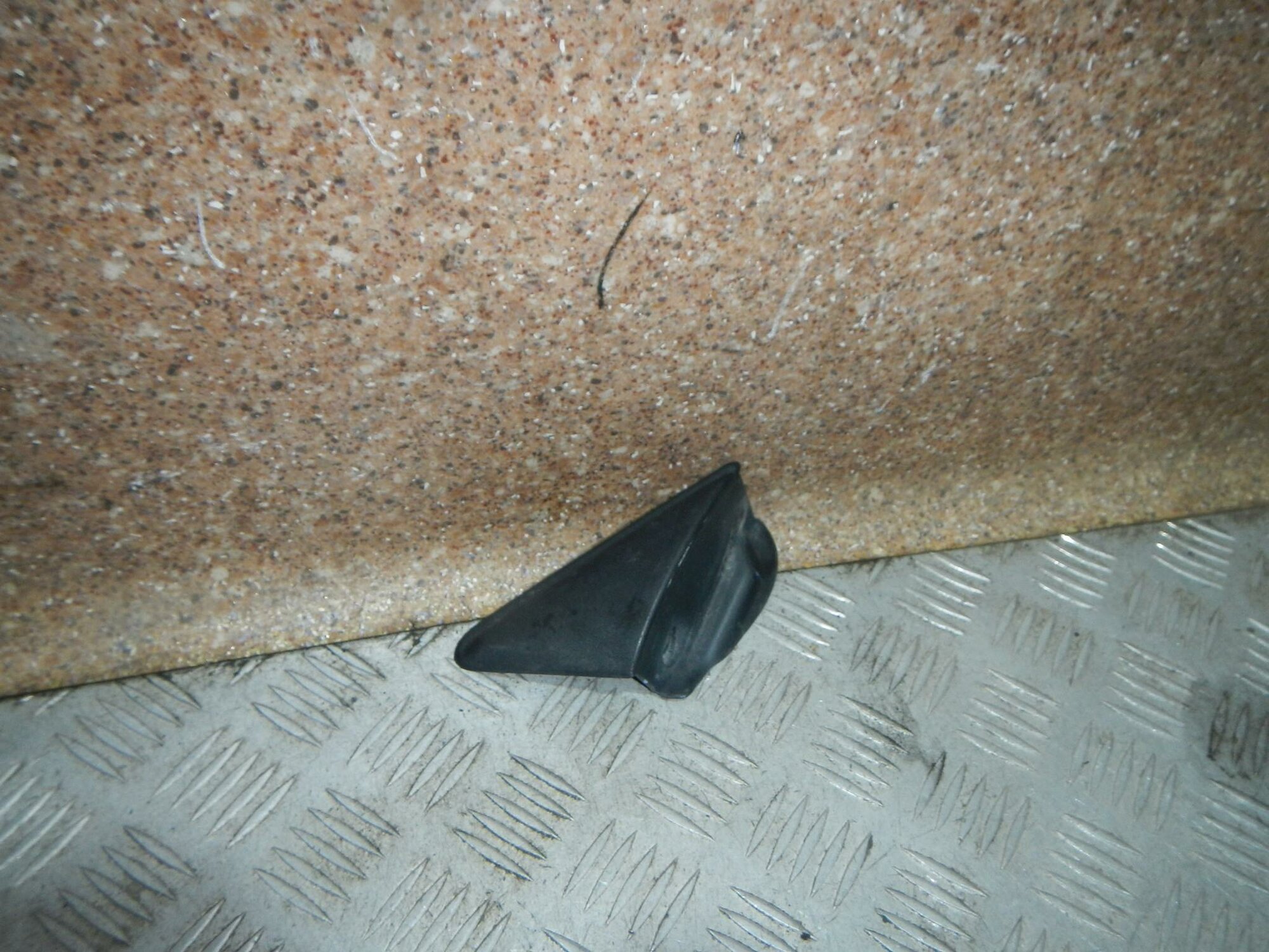 Б/У Накладка крыла переднего левого, Renault (Рено)-MEGANE II (02-09) RENAULT MEGANE II (02-09) Уголок. Сломаны 2 направл...