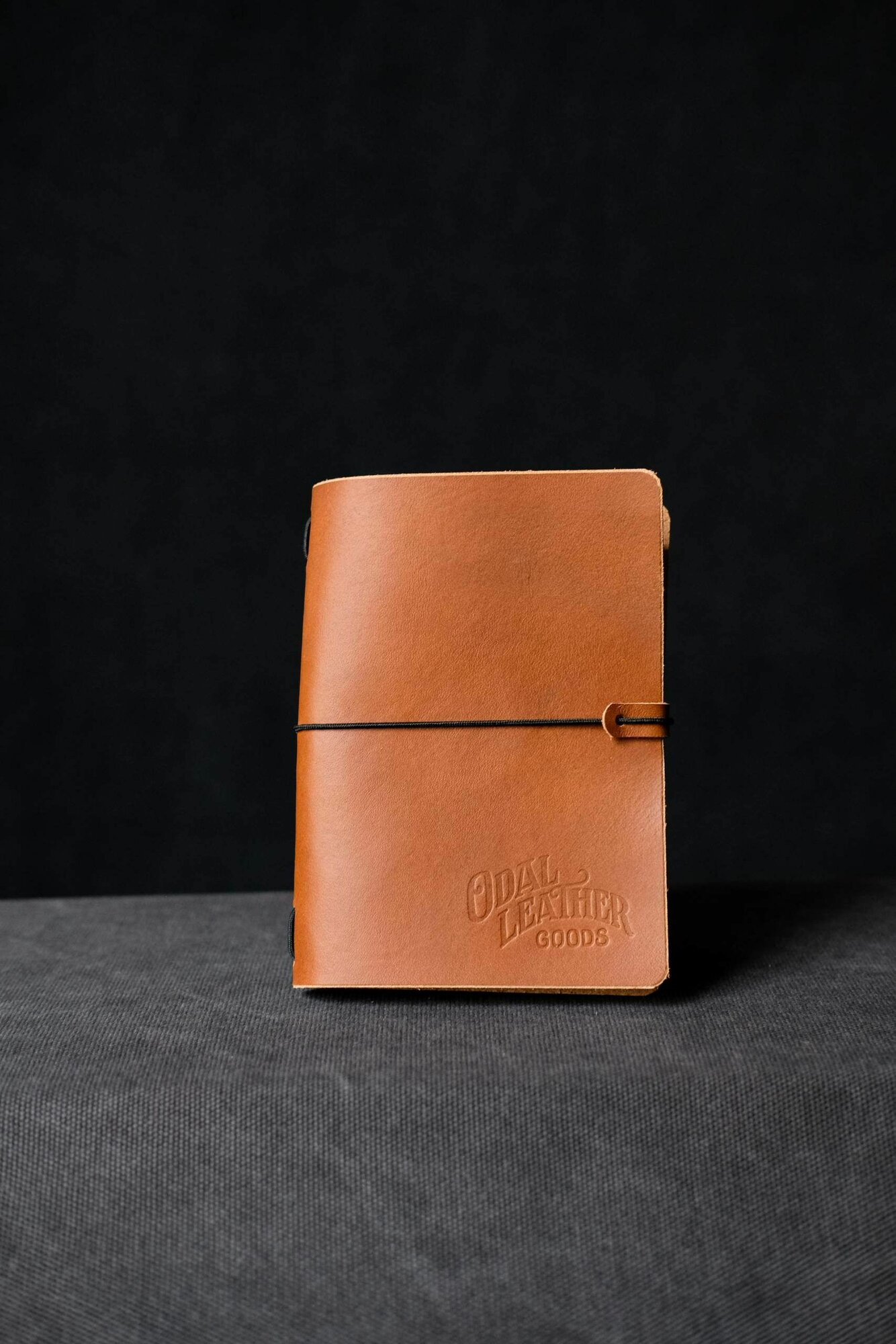 Записная книжка блокнот из кожи на резинке 15х22. Цвет рыжий