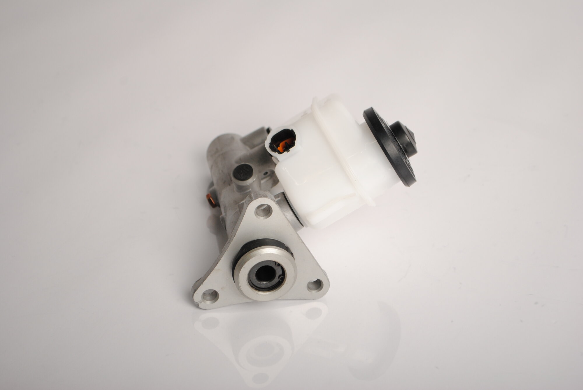 Главный тормозной цилиндр 47201-12680 Powertec TOYOTA