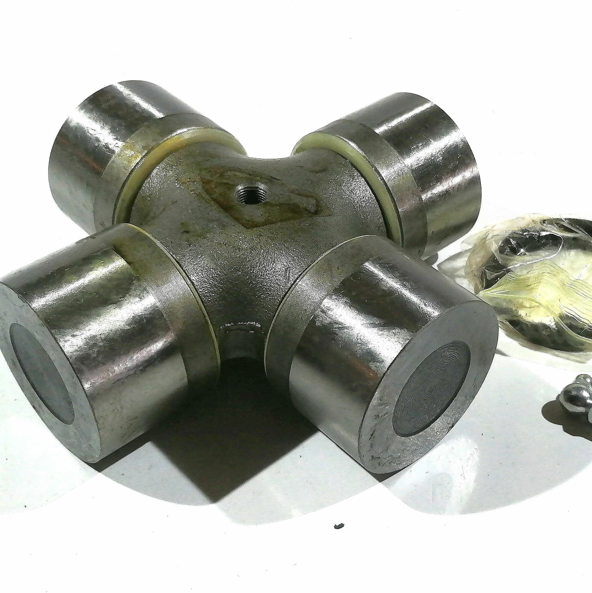 Крестовина КАМАЗ-6520 вала карданного большая в сборе 6520-2205025