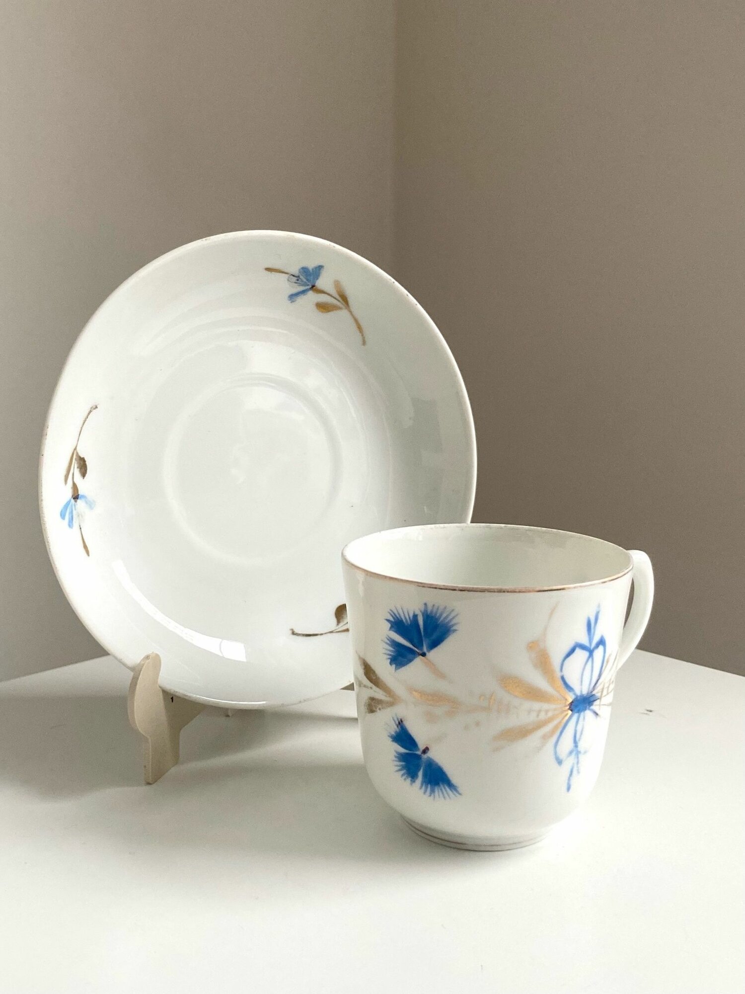 Чайная пара "Васильки" Кузнецов. Костяной фарфор. Целая. До 1917 года.