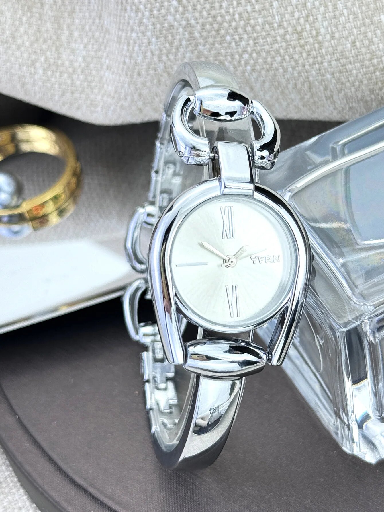 Наручные часы UTHAI