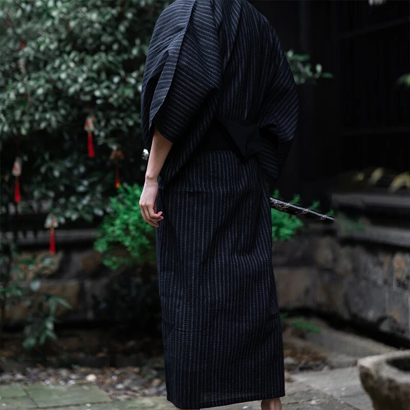 Традиционное японское кимоно, костюм самурая юката, летние мужские длинные халаты с поясом, хлопковый пижамный комплект, мужская одежда для сна, халат Черный, М, 6