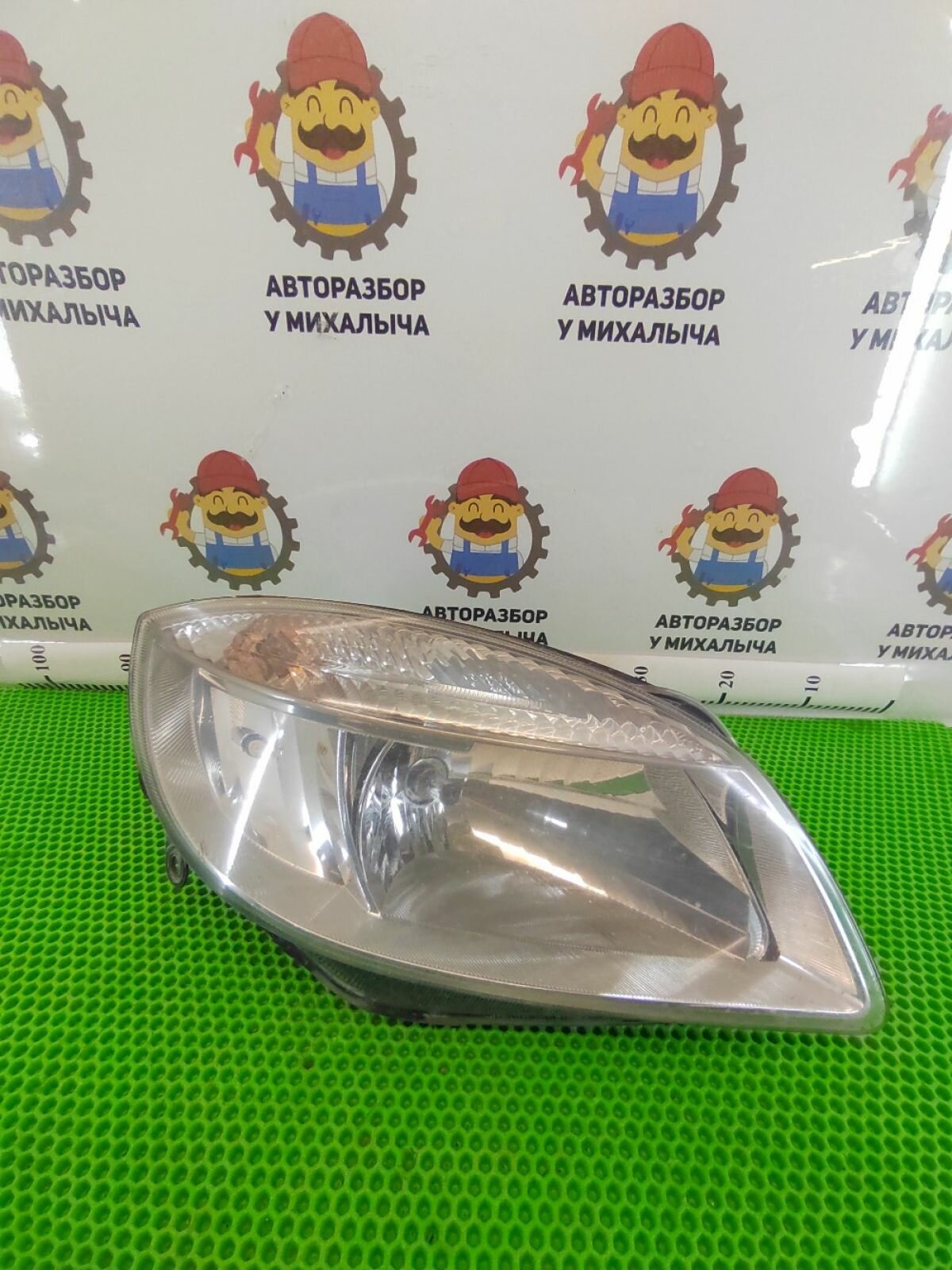 Фара Skoda Fabia 2