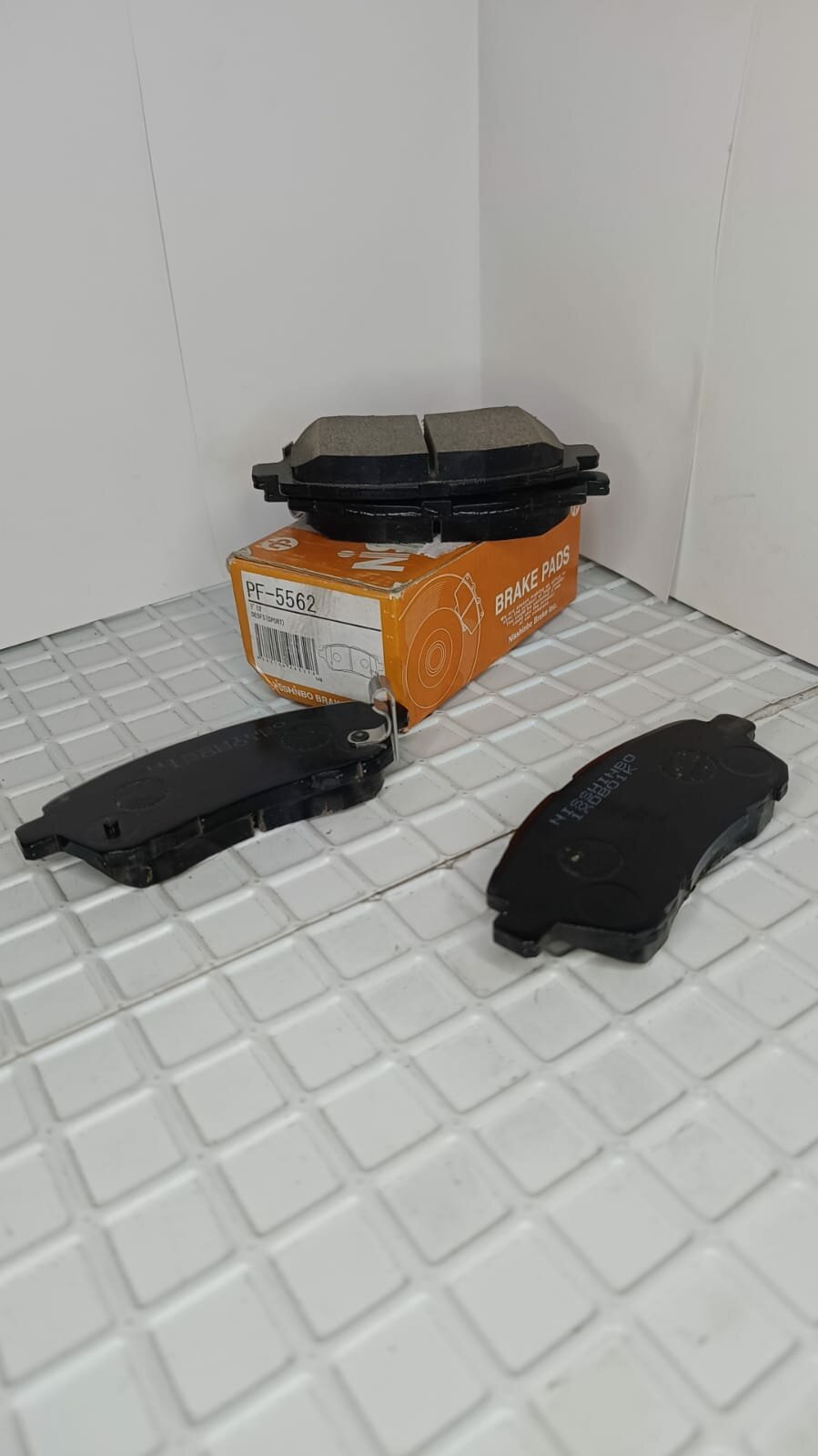 Колодки Тормозные NISSHINBO арт. PF5562 DFY13328Z Toyota Daihatsu, Ford, Mazda, Suzuki