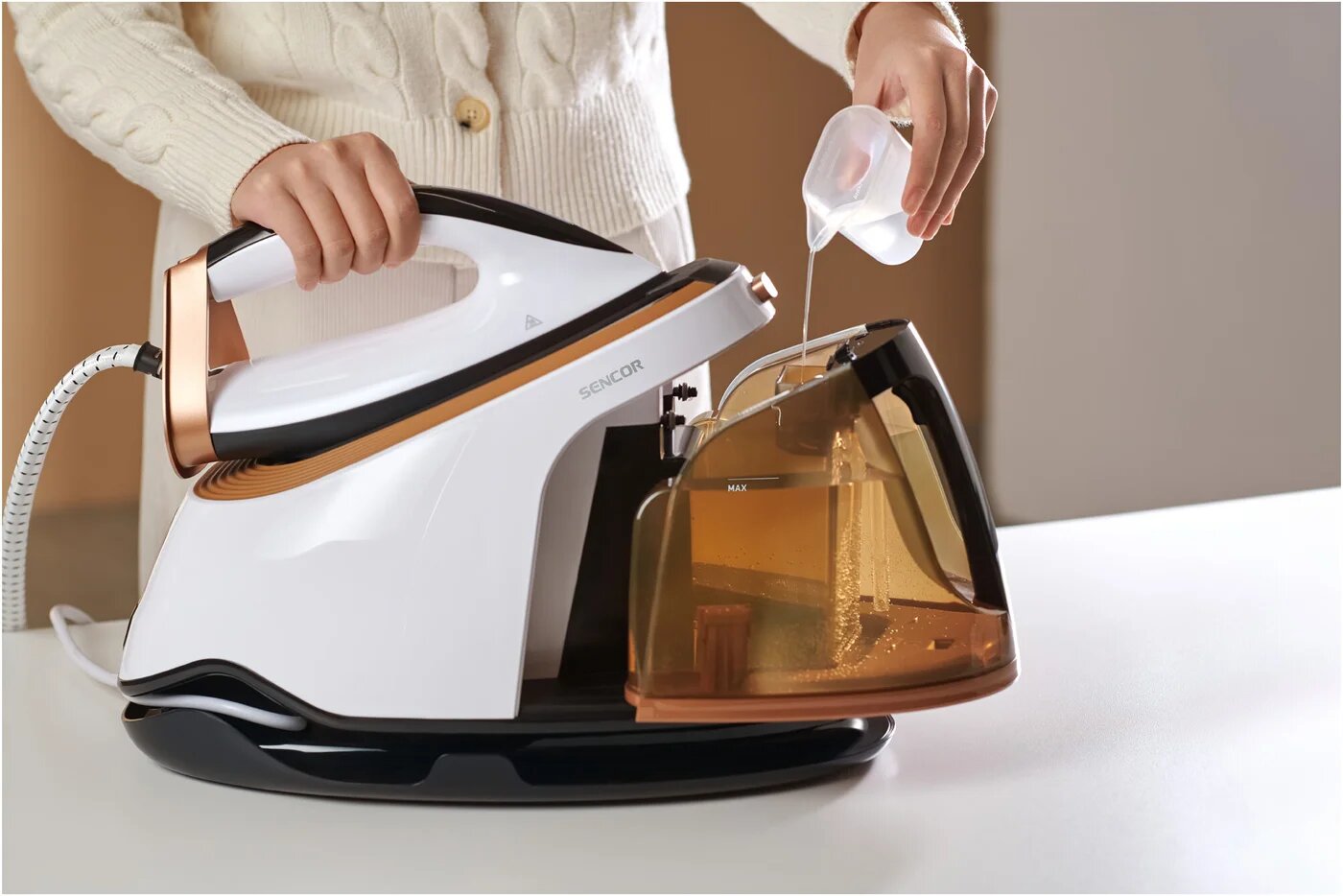 Утюг Sencor SSI 0950BZ, керамическая подошва, вертикальное отпаривание