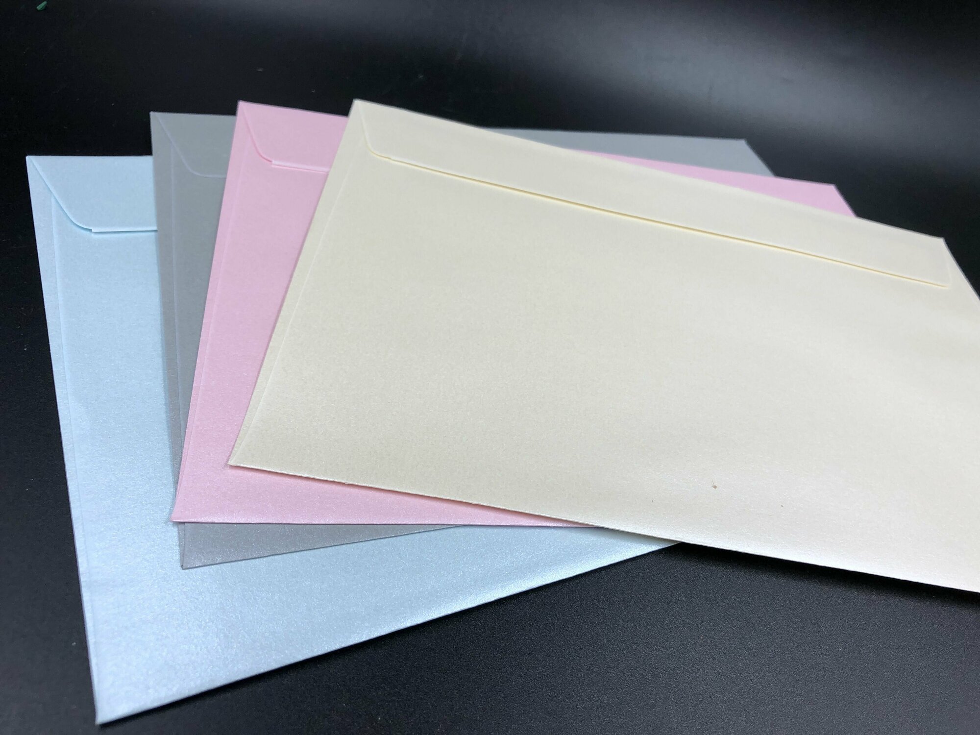 200 шт. Конверт E65 (110х220) Majestic Petal (Розовый лепесток) 120г/м2