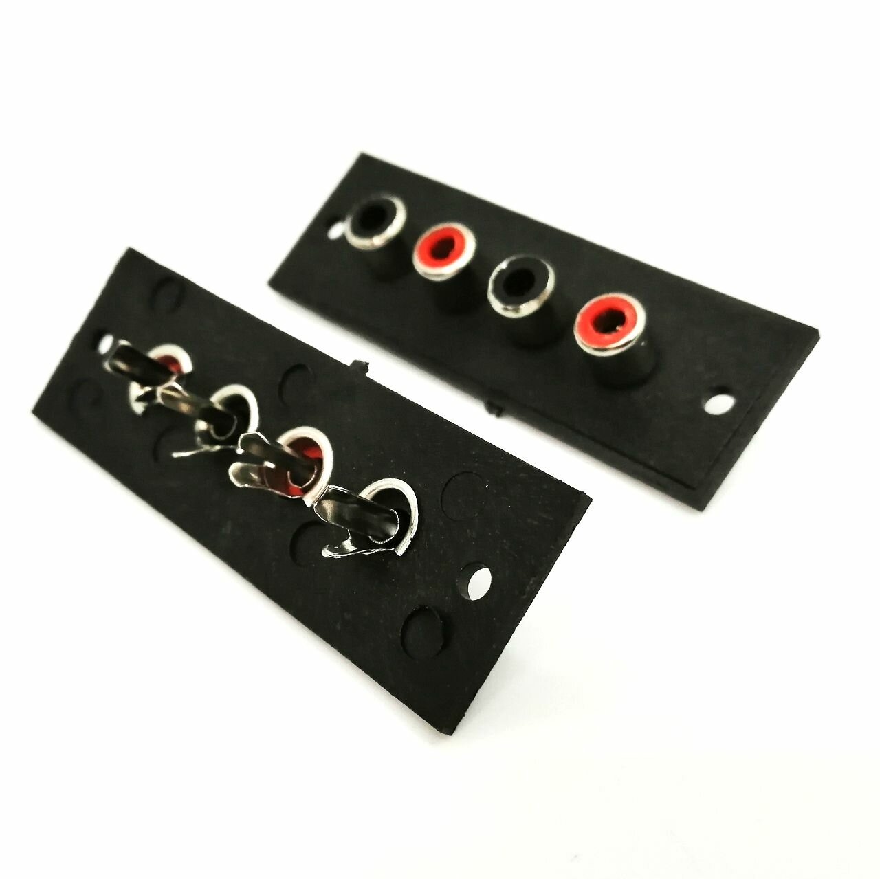 3шт Гнездо 4*RCA на блок (терминал) размеры составляют 75*25*10мм.